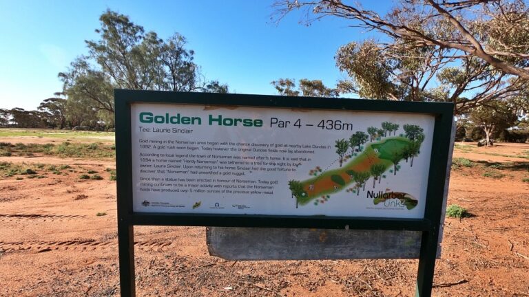 The World's Longest Golf Course - The Nullarbor Links : Finchy's Australia