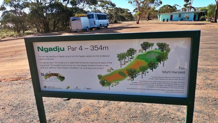 The World's Longest Golf Course - The Nullarbor Links : Finchy's Australia